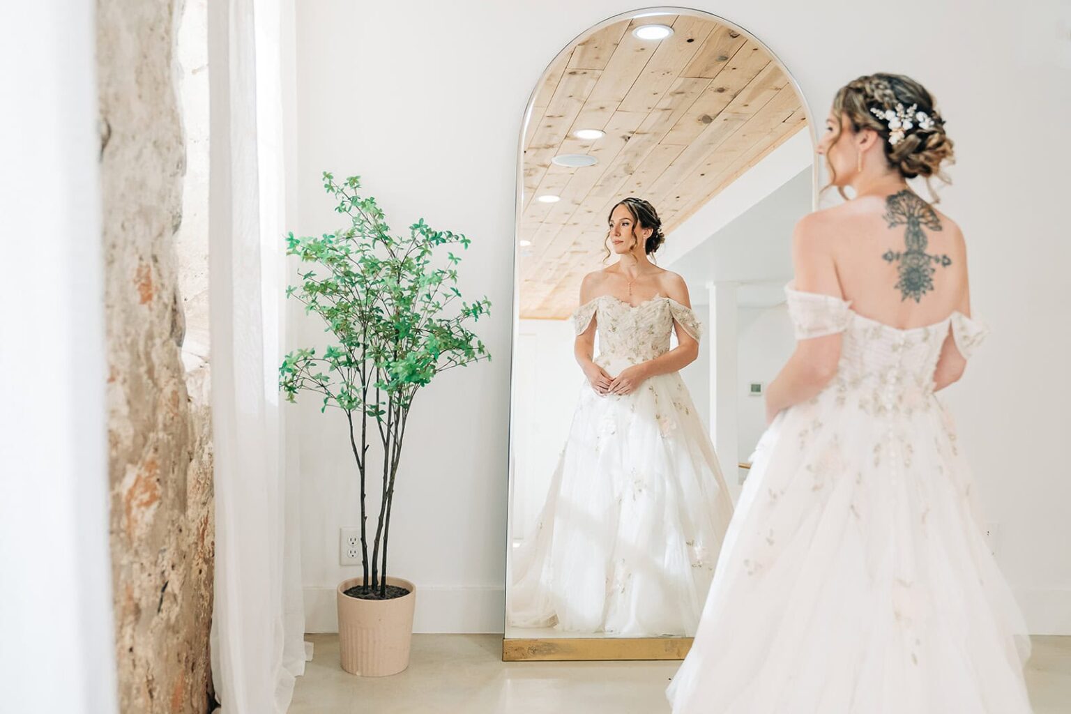 Modern Farmhouse Wedding Venue at Ivory North